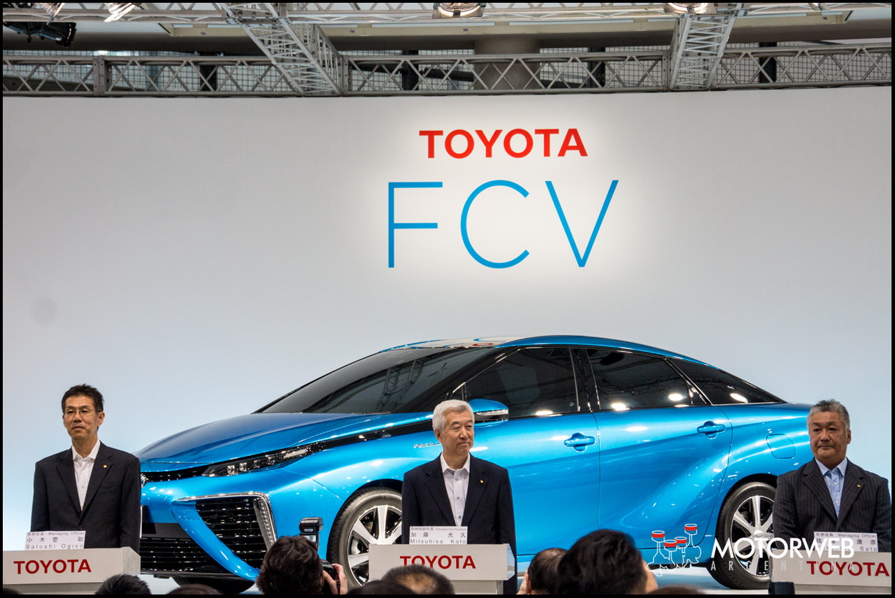 Toyota lanza el FCV, su primer auto de serie a hidrógeno - Motorweb Argentina