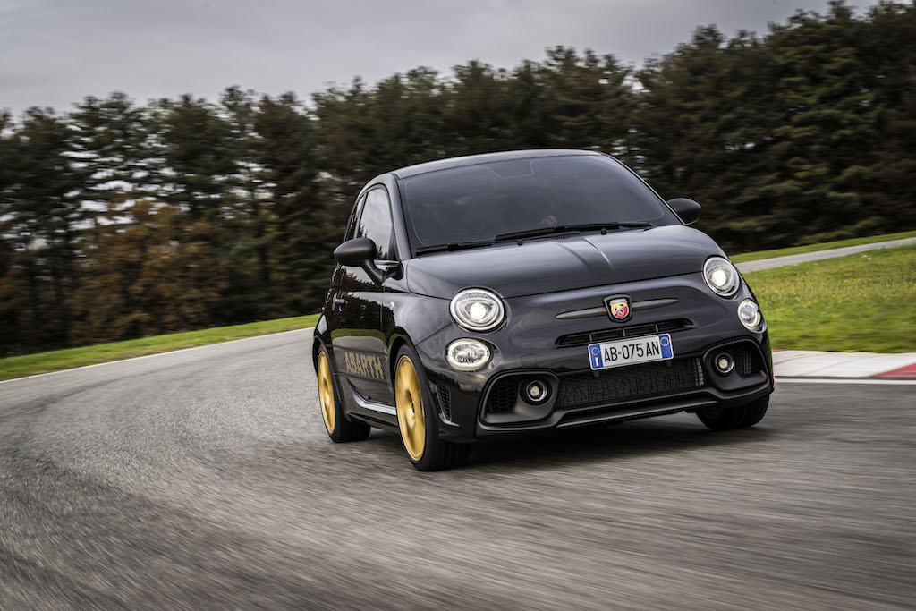 Abarth 695 75° Anniversario: edición limitada del escorpión - Motorweb ...