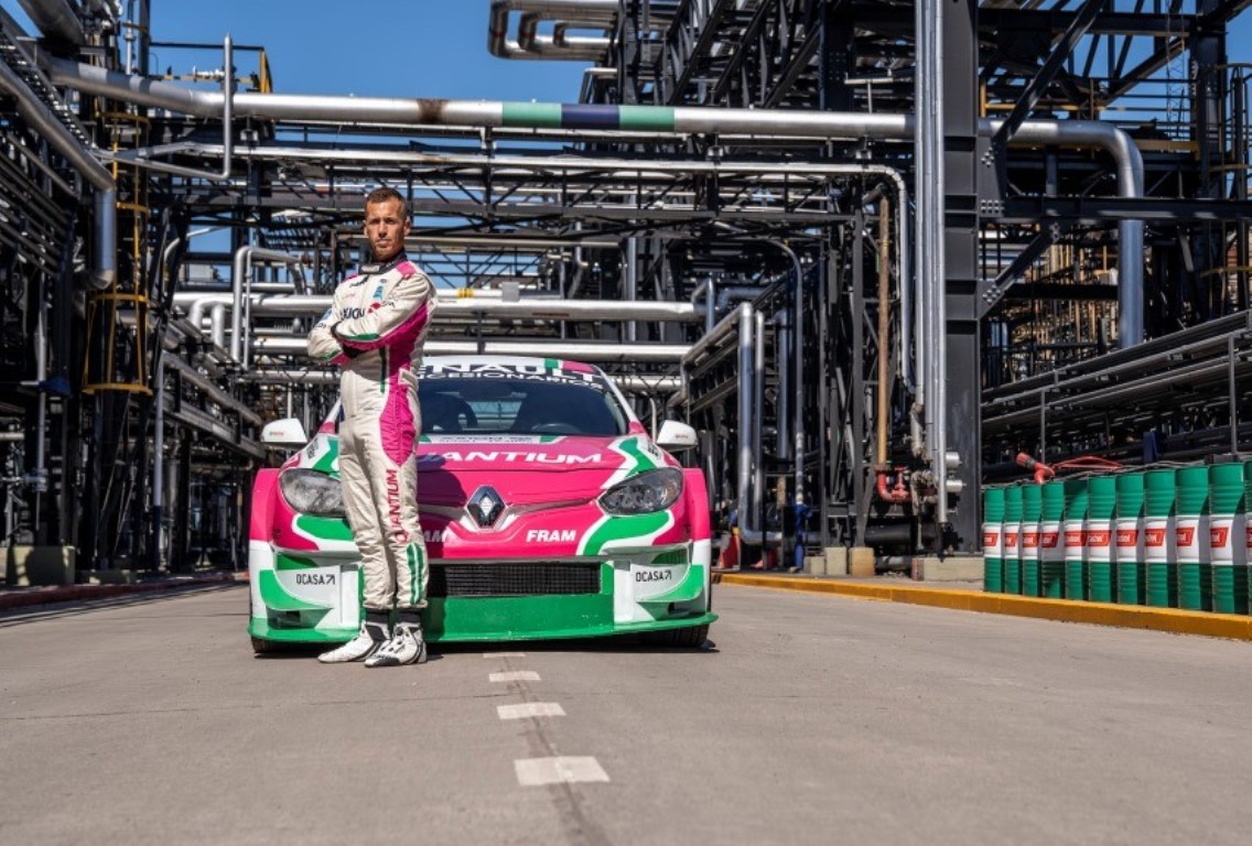 Axion apuesta al TC2000 y estrena cortometraje con Leo Pernía